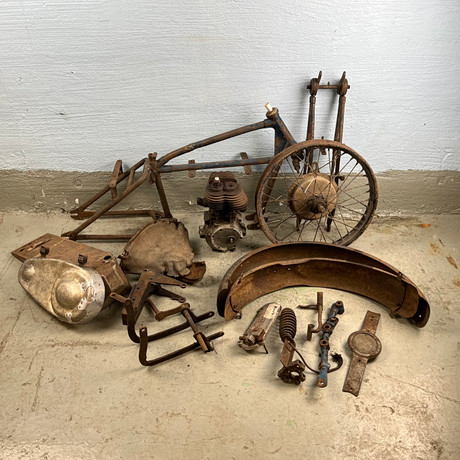 MONARK, lot of parts, including model 250cc, 1920/30s, Sweden. Vehicles ...
