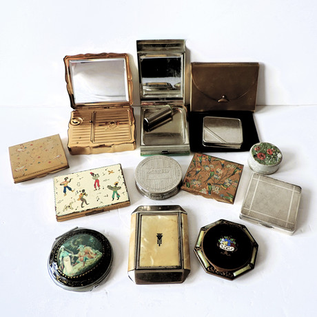 COLLECTION OF VINTAGE COMPACTS INCLUDING ART DECO EXAMPLES. Vintage ...