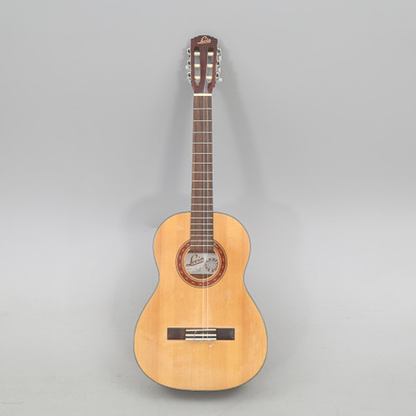 AKUSTISK GITARR, " Levin ". Samlarföremål - Musikinstrument - Auctionet