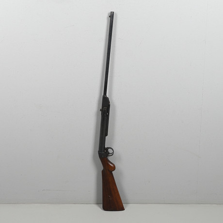 AN EARLY 20TH CENTURY LANES MUSKETEER 177 AIR RIFLE. Weapons ...