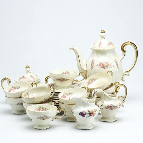 A set of 26 Rosenthal porcelain “Pompadour” tableware. Ceramics ...