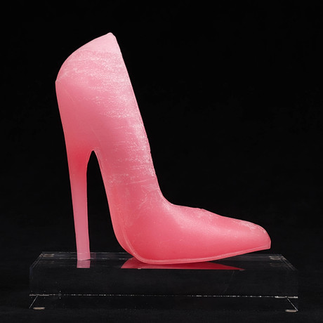 ÅSA JUNGNELIUS. "Stiletto", skulptur i rosa vax, stilettklackssko ...