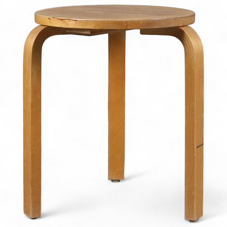 ALVAR AALTO. Taburet, birk, model E60, let stemplet Aalto. Møbler ...