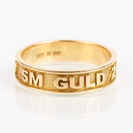 SM-GOLD RING 2009 FÄRJESTAD BK.18k gold, Carl Larsson Guldsmed AB ...