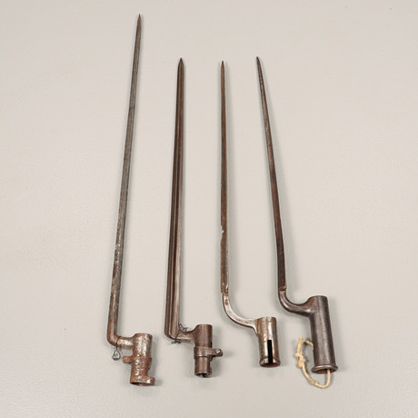 BAYONETS 4 pcs. Weapons & Militaria - Edged weapons - Auctionet