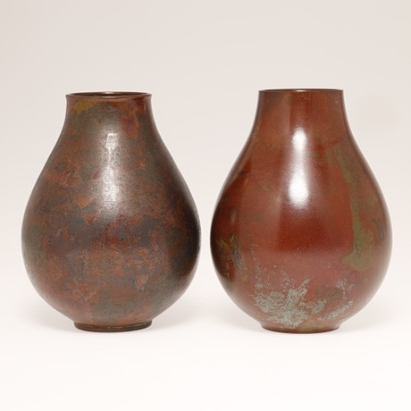 TAKAHASHI KEITEN. VASER, ett par, brons, 1960-70-tal, Japan. Asiatika ...