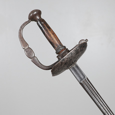 A 17TH CENTURY TRANSITIONAL RAPIER. Weapons & Militaria - Edged weapons ...