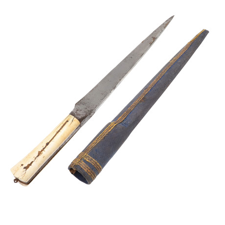 A 19TH CENTURY INDO-PERSIAN KARD DAGGER AND SCABBARD. Weapons ...
