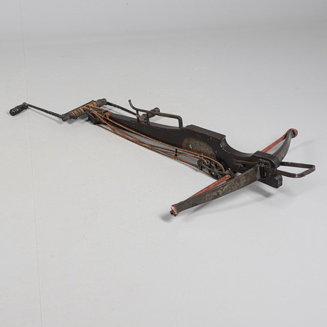 AN IMPRESSIVE GERMAN SIEGE CROSSBOW WITH WINDLASS WINDING MECHANISM ...