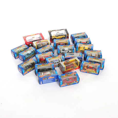 LEKSAKSBILAR, 22 st, Burago 1/43 samt 1/32, 1990/2000-tal. Leksaker ...