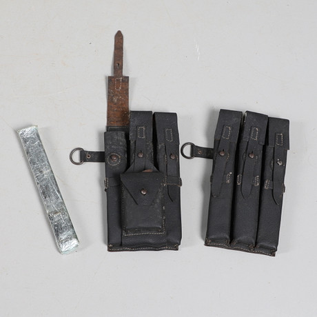 TWO SECOND WORLD WAR GERMAN MACHINE GUN MAGAZINE POUCHES AND MAGAZINES ...