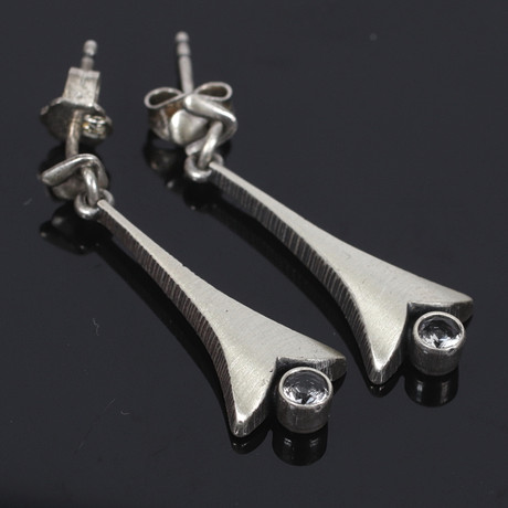 KARL LAINE. (24C13) Örhängen, ett par, Sterling silver, med bergskristall. 1900-talets sista ...