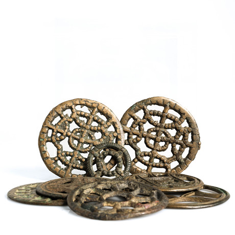 8 bronze amulets “thokcha”, 10th-17th century, Tibet/Himalaya. Asiatica ...