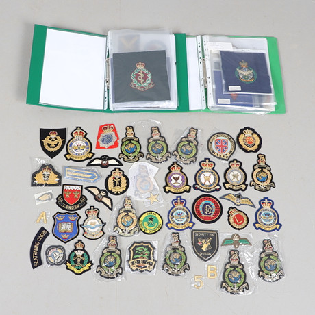 A LARGE COLLECTION OF MILITARY BADGES, MANY BLAZER BADGES AND OTHERS ...