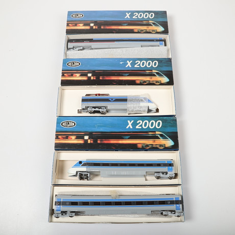 MODEL LOCOMOTIVES and WAGONS, 4 pieces, SJ's express train X2000 ...
