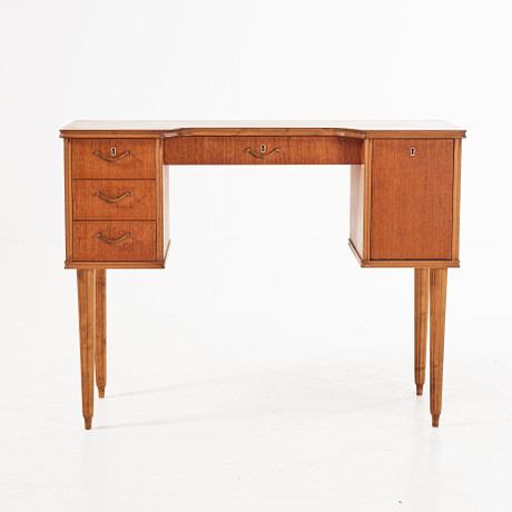 A 1940s/50s dressing table, veneered in teak, legs in birch. Furniture ...