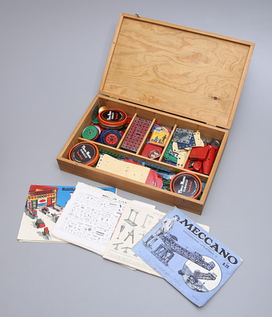 MECCANO, i trälåda, 1900-tal. Leksaker - Leksaker - Auctionet