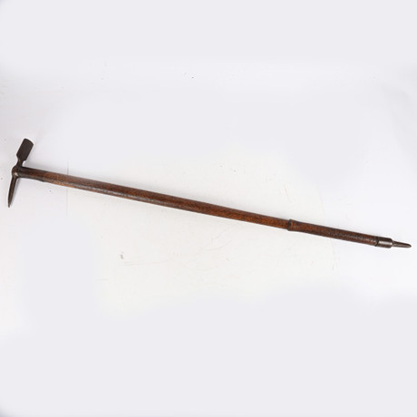 A 19TH CENTURY BRITISH MOUNTAINEERS ICE PICK AXE. Collectables ...