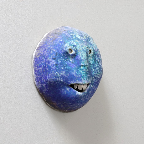 JOHAN THUNELL. Skulptur, bemålat lergods, blått ansikte med tänder ...