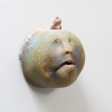 JOHAN THUNELL. Skulptur, bemaltes Steingut, Gesicht mit Haarbüschel ...