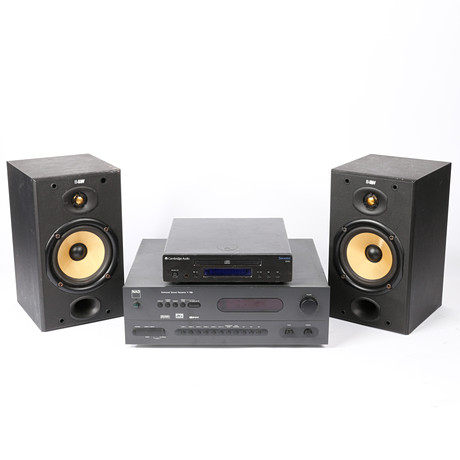 EN NAD T760 SURROUNDLJUDMOTTAGARE, EN CAMBRIDGE AUDIO CD30 CD-SPELARE ...