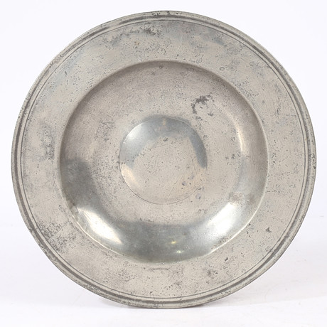 A MID-17TH CENTURY PEWTER MULTI-REEDED BROAD RIM AND BUMPY-BOTTOM DISH ...