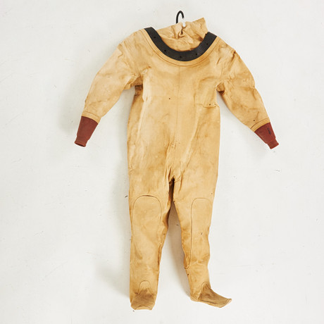 A 12-bolt heavy diving suit, Trelleborg, 1970s. Collectables - Technica ...