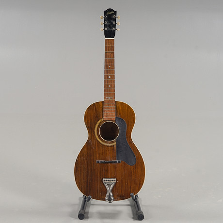 GITARR Herman Carlsson Levin, Årsmodell 1930. Övrigt - Musikinstrument ...