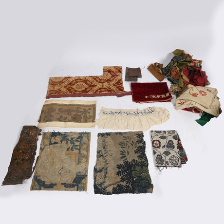 A SMALL QUANTITY OF 17TH TO 19TH CENTURY TEXTILE FRAGMENTS, INCLUDING ...
