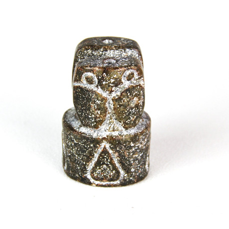 KINESISK ARKAISK FORM JADE SIGILL ELLER AMULETT. Asiatika - Auctionet