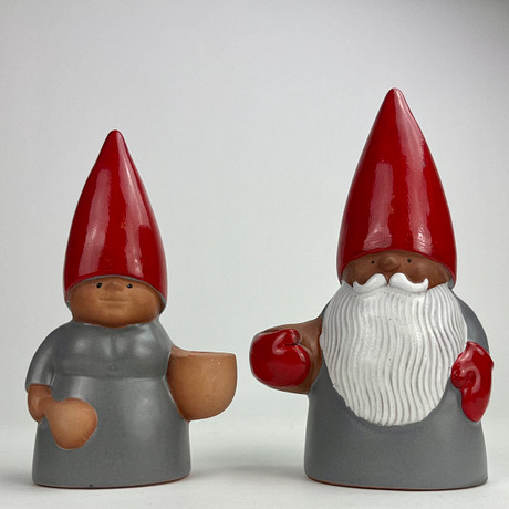 LISA LARSON. Ljusstakar i form tomtemor och tomtefar, 2 st. Lergods ...