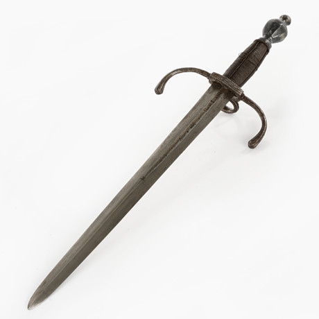Left-handed dagger, Germany, 17th century Wire wound handle. Weapons ...