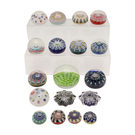 A COLLECTION OF 18 VARIOUS GLASS PAPERWEIGHTS. Glass - Art glass ...
