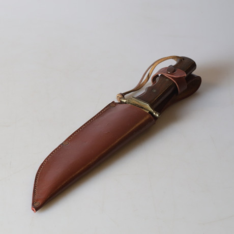 KNIV, Trä & metall, 1900-tal. Vapen & Militaria - Blankvapen - Auctionet