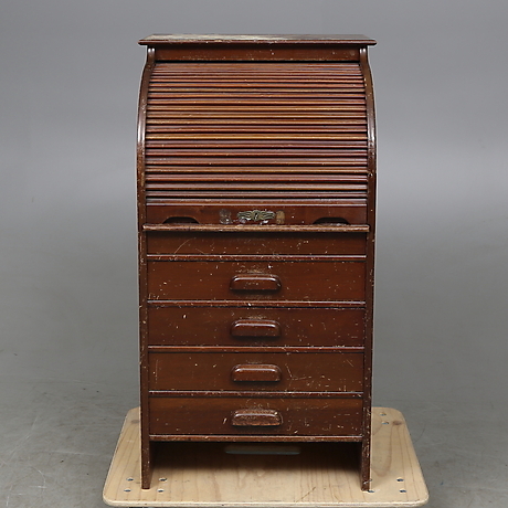 SCRIPT PULP WITH JALUSI, 1900s. Furniture - Cupboards & shelves - Auctionet