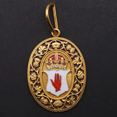 A GOLD BARONET'S BADGE FOR BARON CAIRD OF GLENFARQUHAR. 1928. Coins ...