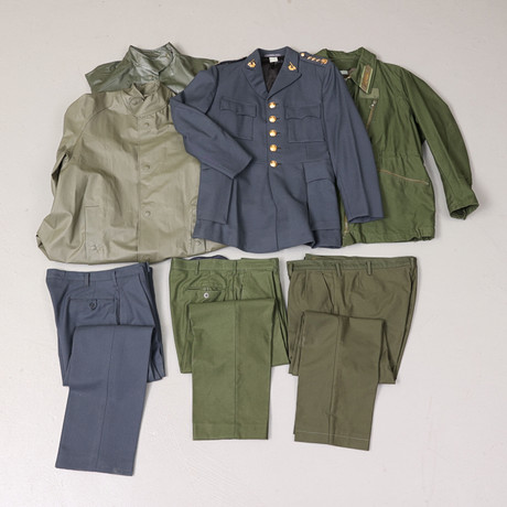 MILITARY UNIFORMS m. m. 7 parts. Captain in the Armoured Troops ...