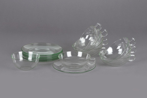 ENTWURF WILHELM WAGENFELD. Jena glass. 19-piece tea set 20th century ...