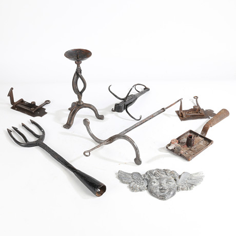 A COLLECTION OF METALWARE. Silver & Metals - Other metals - Auctionet
