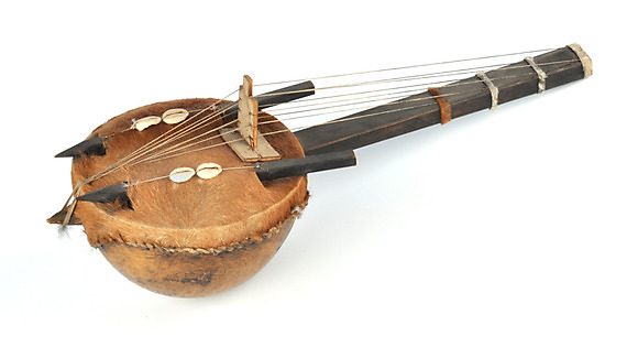 AFRIKANISCHE LAUTE. plucked instrument. Sound box made of nutshell with ...