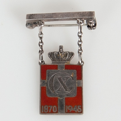 BROSCH silver, emalj George Jensen, tillverkad 1940 till Christian X av ...