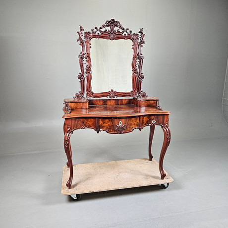 A Neo-Rococo dressing table from the turn of the century 18/20th ...