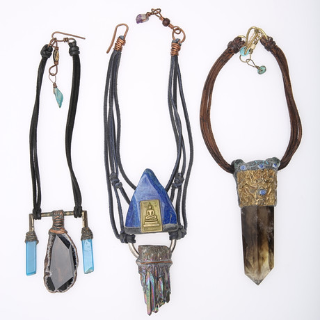 ANOTHAI HANSEN. Collier/amulett, 3 st, rökkvarts/lapis lazuli/titanium ...