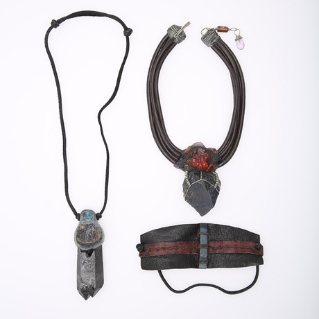 ANOTHAI HANSEN. Collier/amulett samt armband, 3 delar, mineral/karneol ...