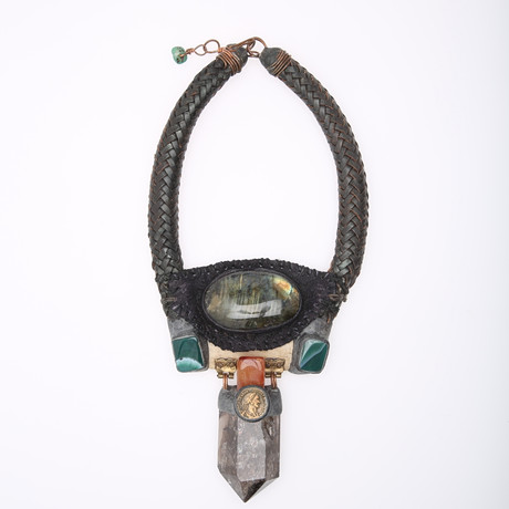 ANOTHAI HANSEN. Collier/amulett, rökkvarts/labradorit/ben mm med flätat ...