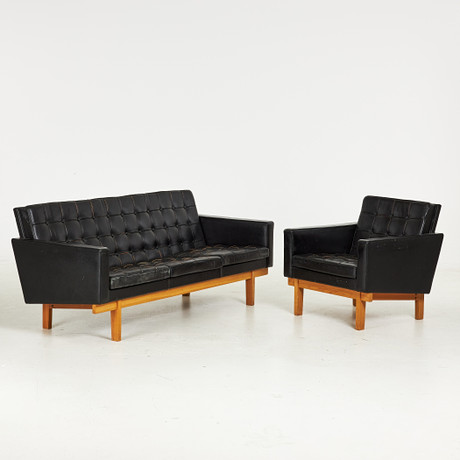 KARL-ERIK EKSELIUS. Soffa samt fåtölj, svart skinn, ek, JOC, Vetlanda ...