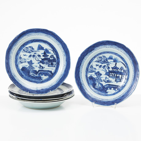 A set of 6 porcelain plates, China, Jiaqing (1796-1820), one of deep ...