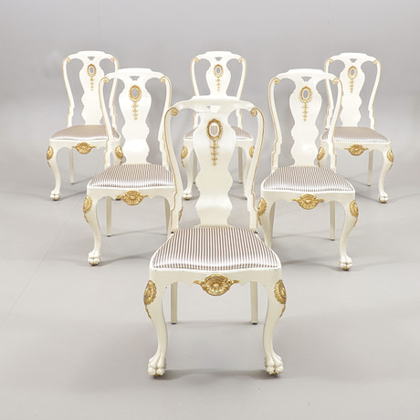 Un conjunto de 6 sillas, estilo rococó, decoración dorada. Siglo XX ...