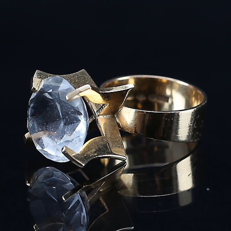 RING with rock crystal, 18k gold, weight approx. 10.7 g. Jewellery ...