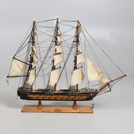 A WOODEN MODEL OF AN 18TH CENTURY SPANISH TWO DECK FRIGATE. Toys - Toys ...